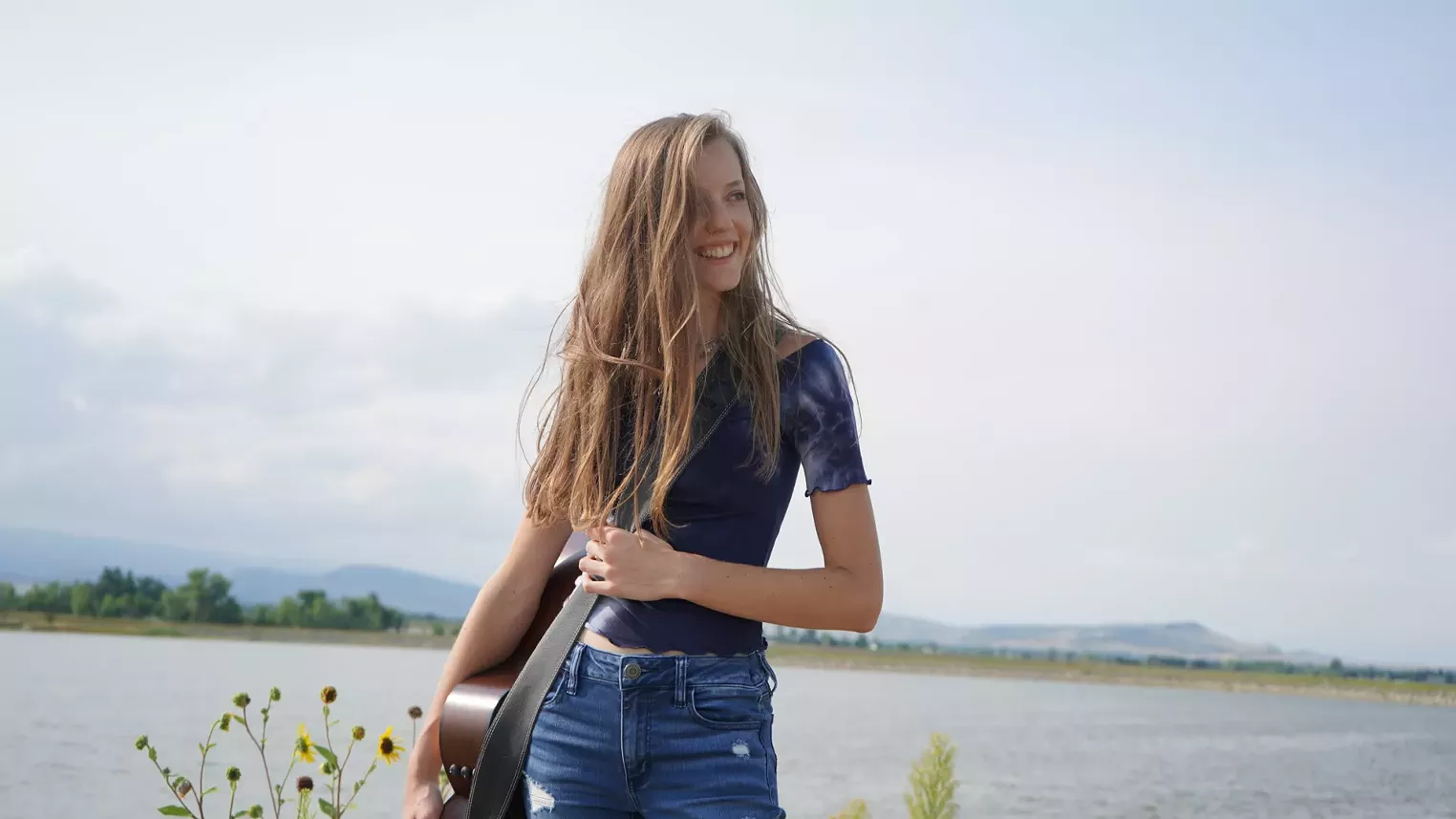 Singer-Songwriter Taylor Shae Interviewed Before Walnut Room Concert in ...