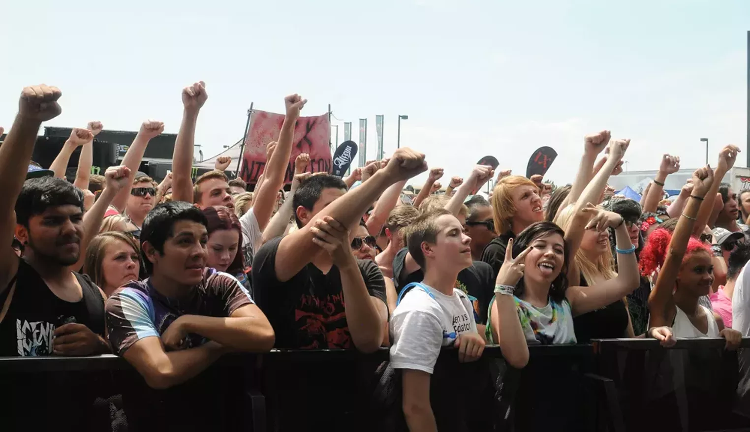 Mosh Pits and Middle Fingers: The Crowd at Warped Tour 2016 | Denver ...